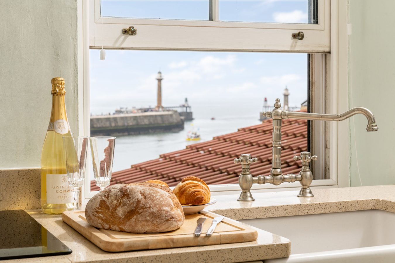 Cook’s Cottage – Sea-View Grade II Whitby Fisherman’s Home