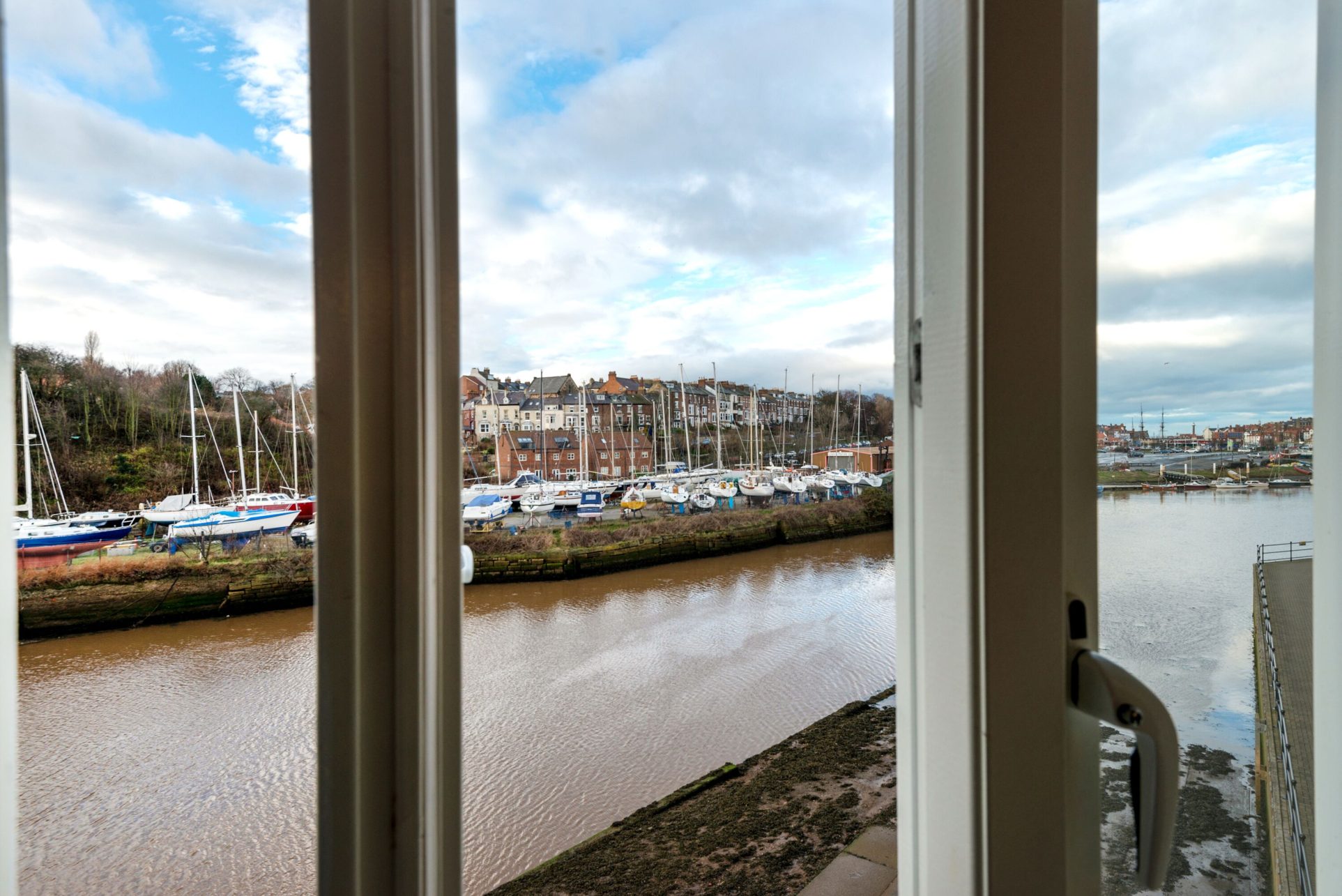 Low Tide Apartment, Whitehall Landing, Whitby - Shoreline Cottages