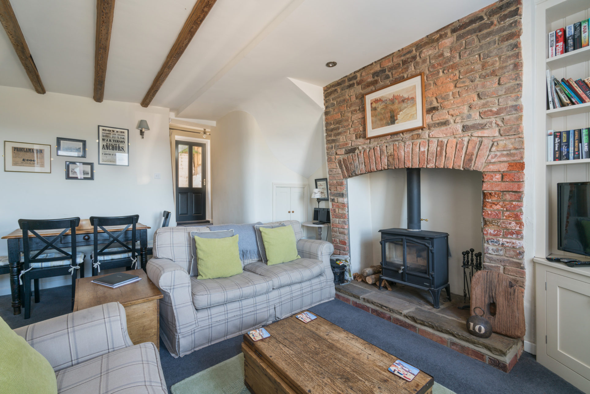 Tipple Cottage – Restored Whitby Gem with Sea Views & Parking