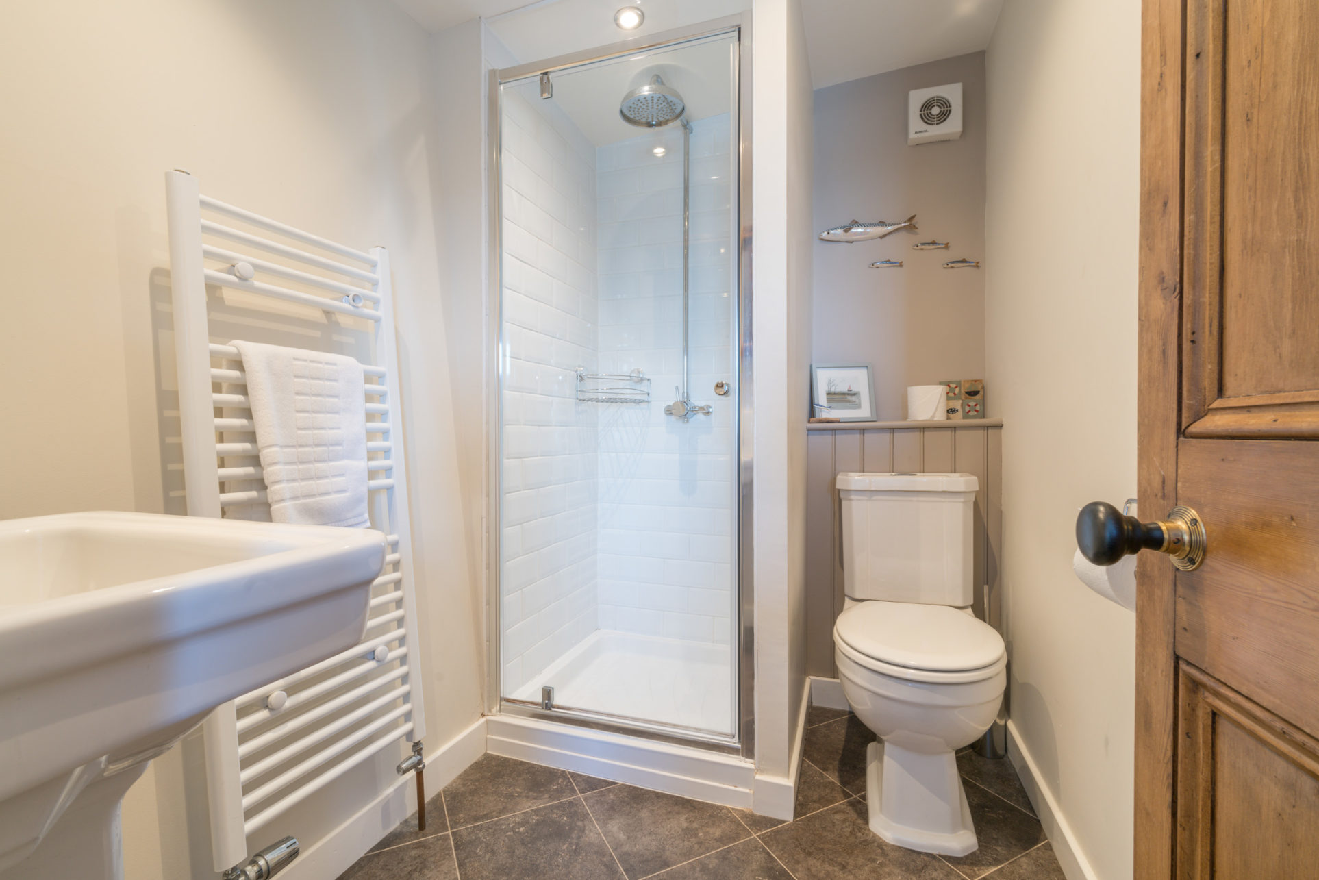 Tipple Cottage – Restored Whitby Gem with Sea Views & Parking