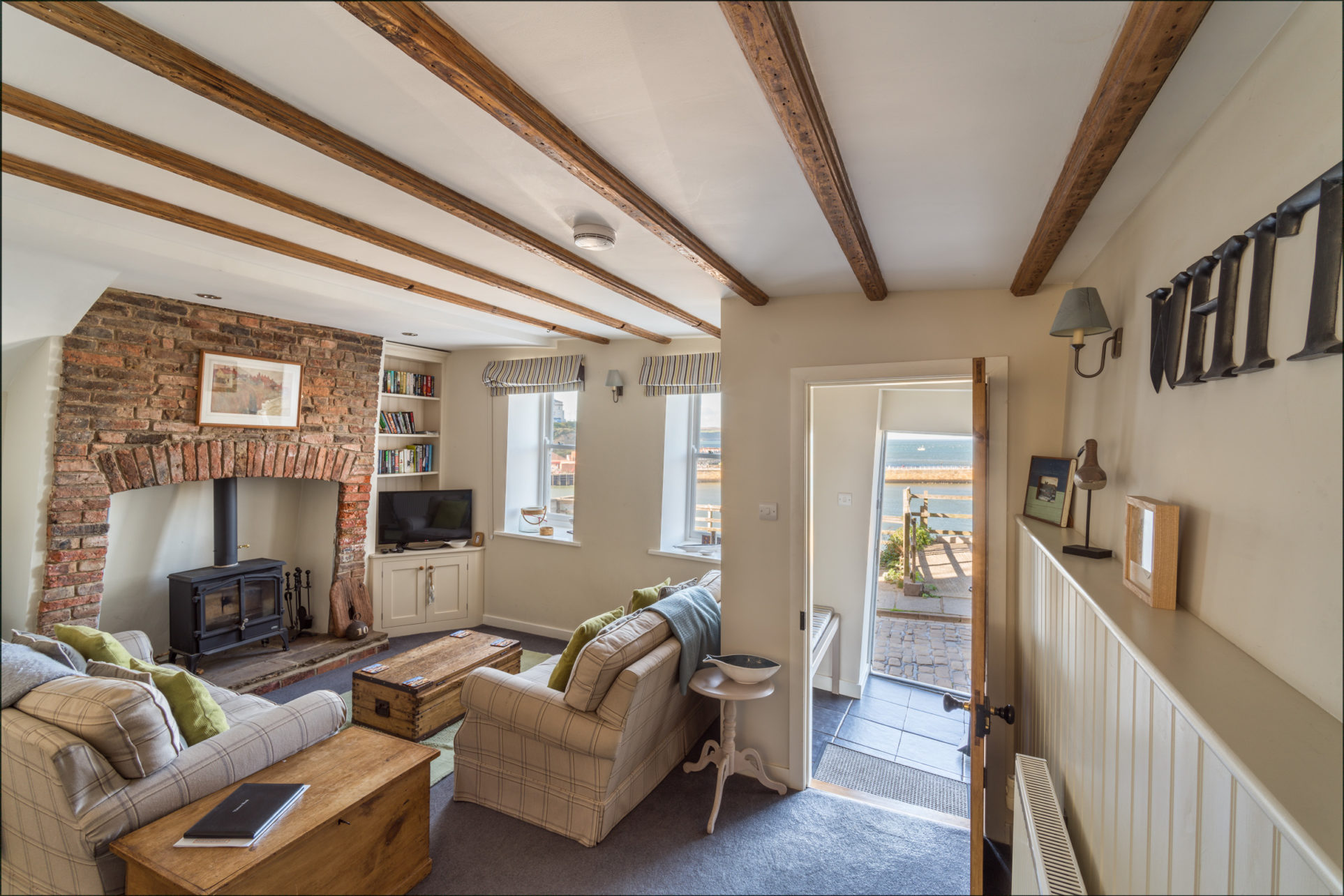 Tipple Cottage – Restored Whitby Gem with Sea Views & Parking