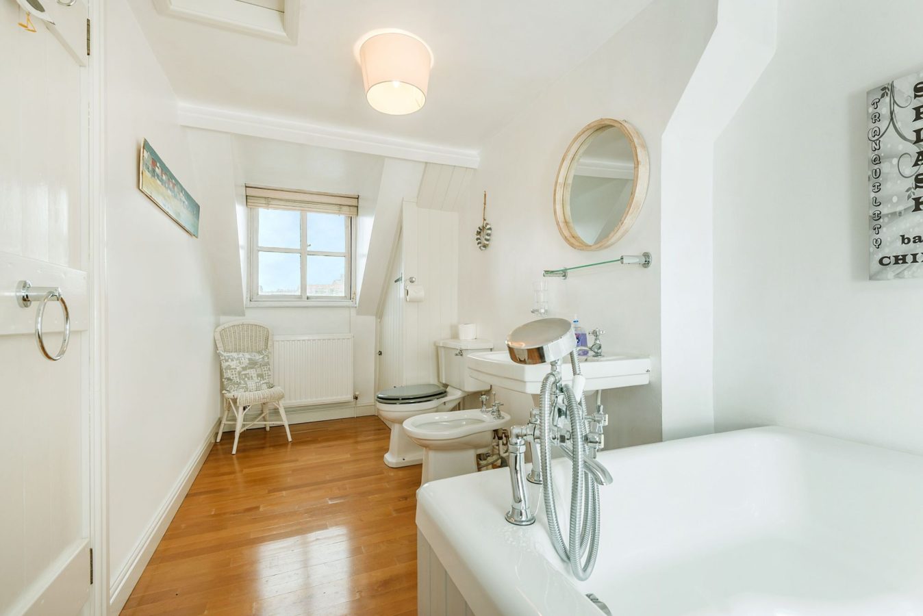 Old Curiosity Shop – Romantic Pet Friendly Whitby Cottage for Two