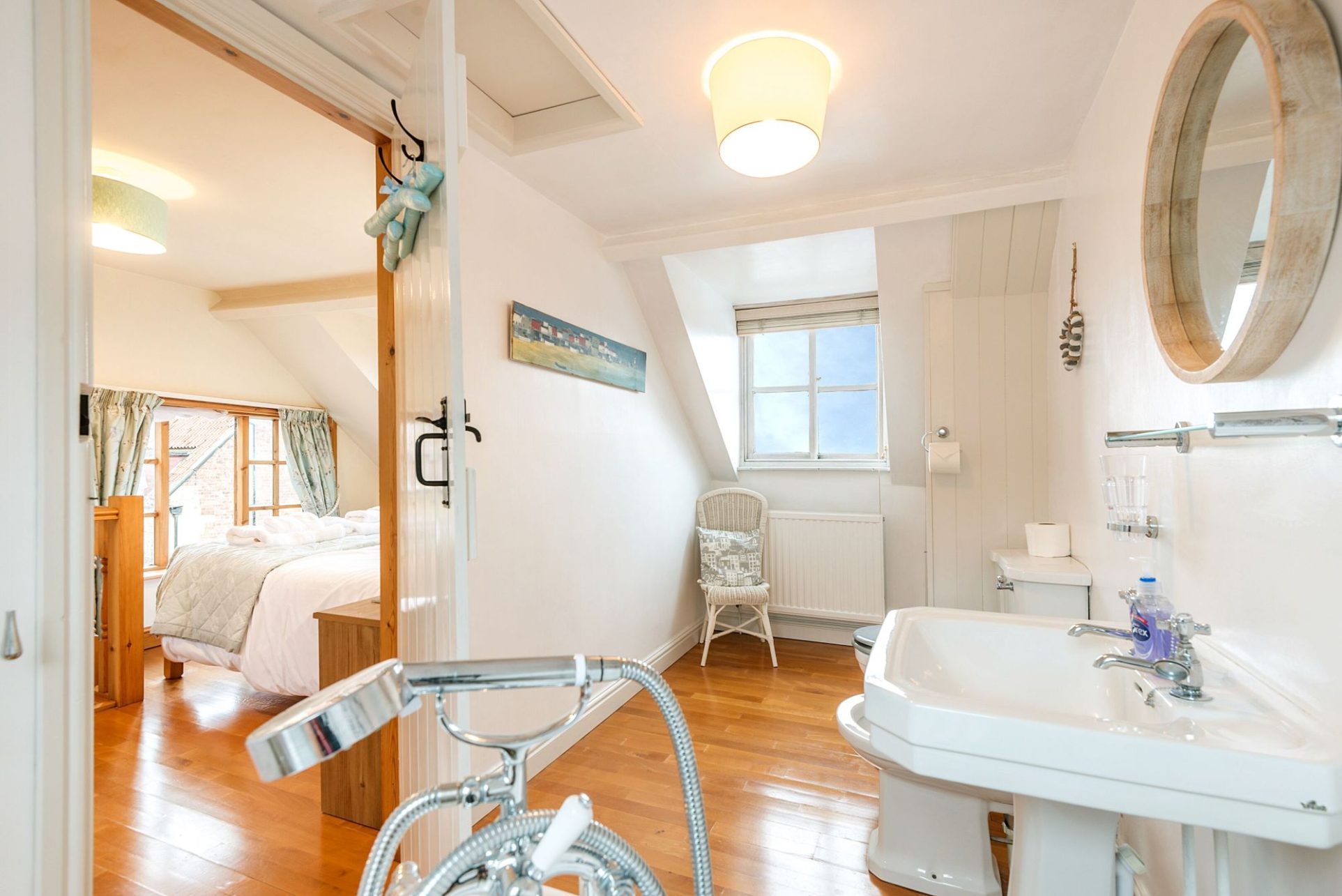 Old Curiosity Shop – Romantic Pet Friendly Whitby Cottage for Two