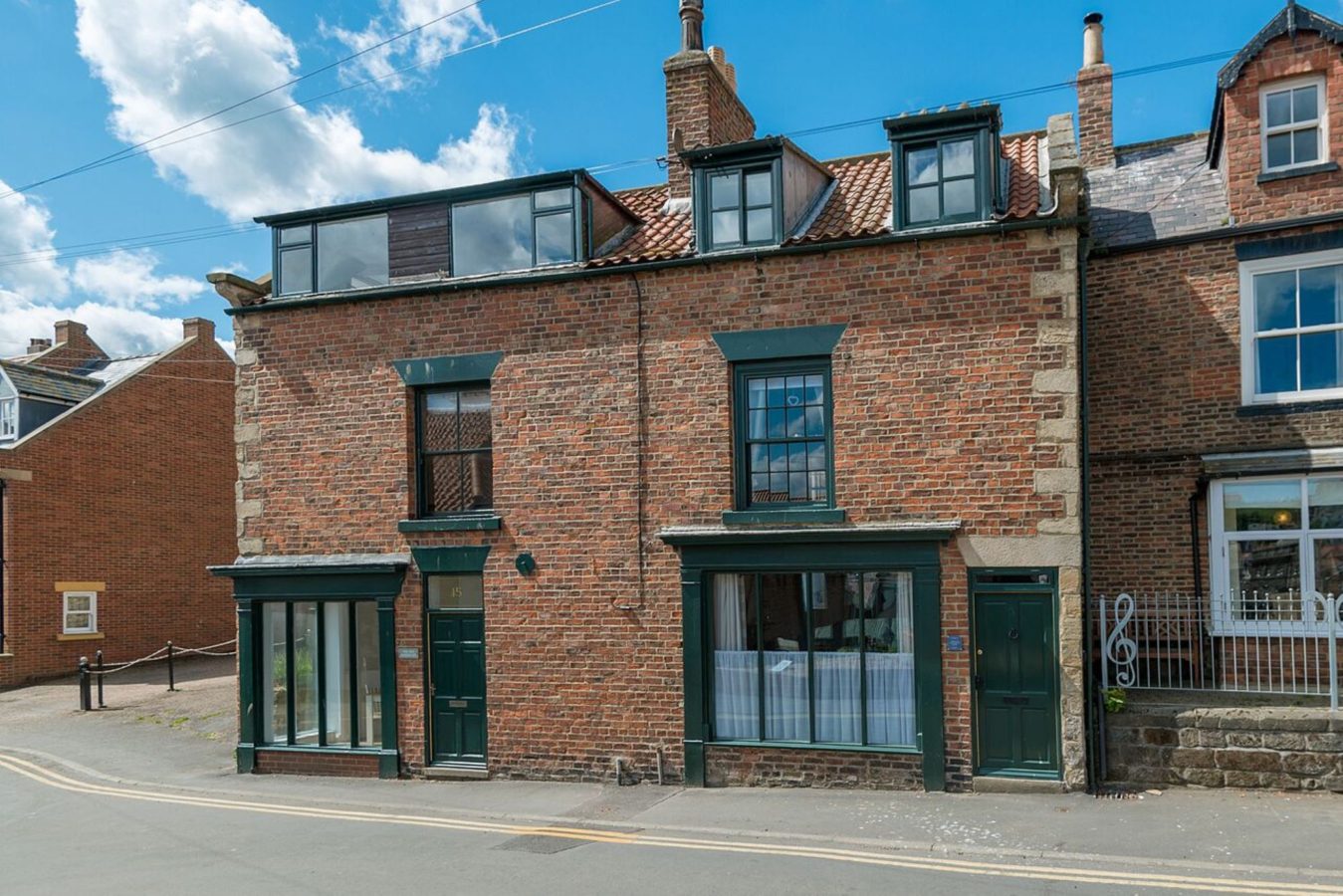 Old Curiosity Shop – Romantic Pet Friendly Whitby Cottage for Two