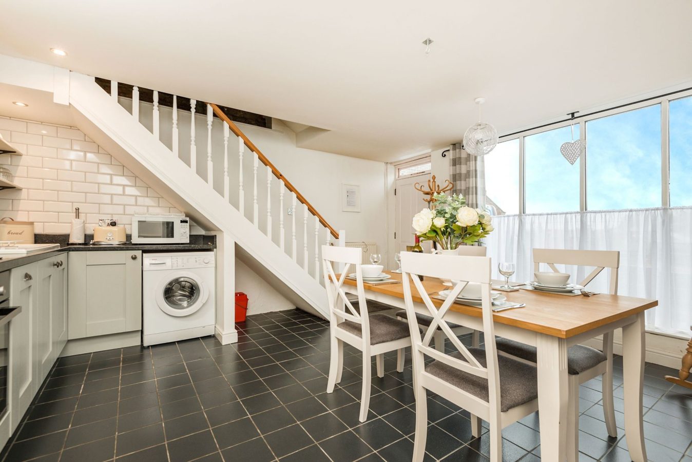 Old Curiosity Shop – Romantic Pet Friendly Whitby Cottage for Two