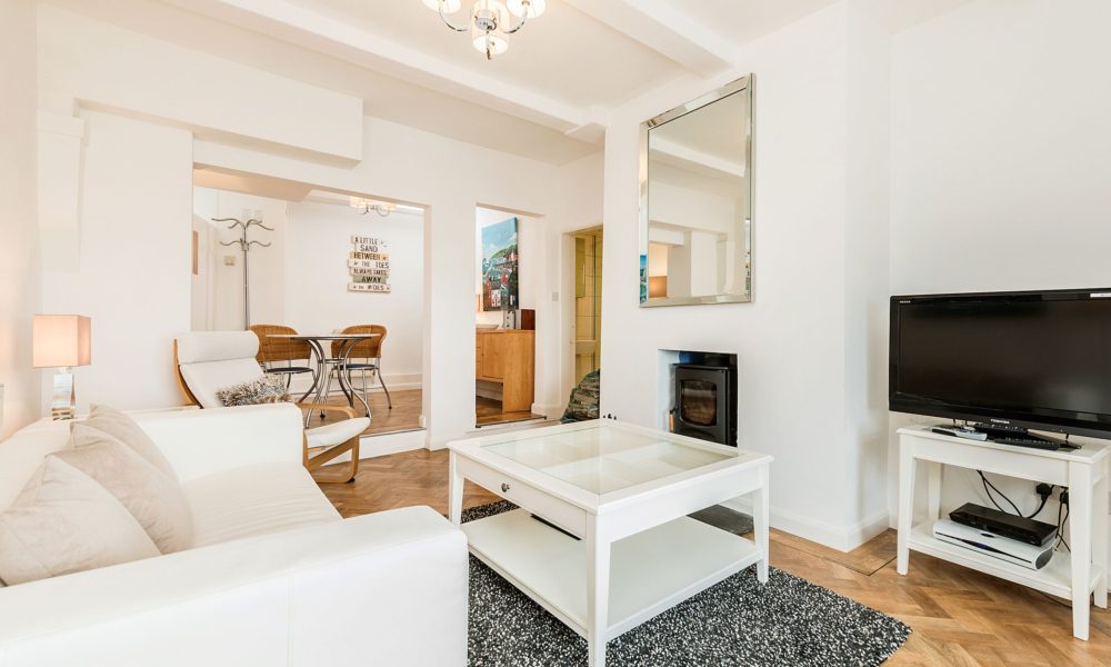 Old Curiosity Shop - Whitby Cottages: Shoreline Cottages