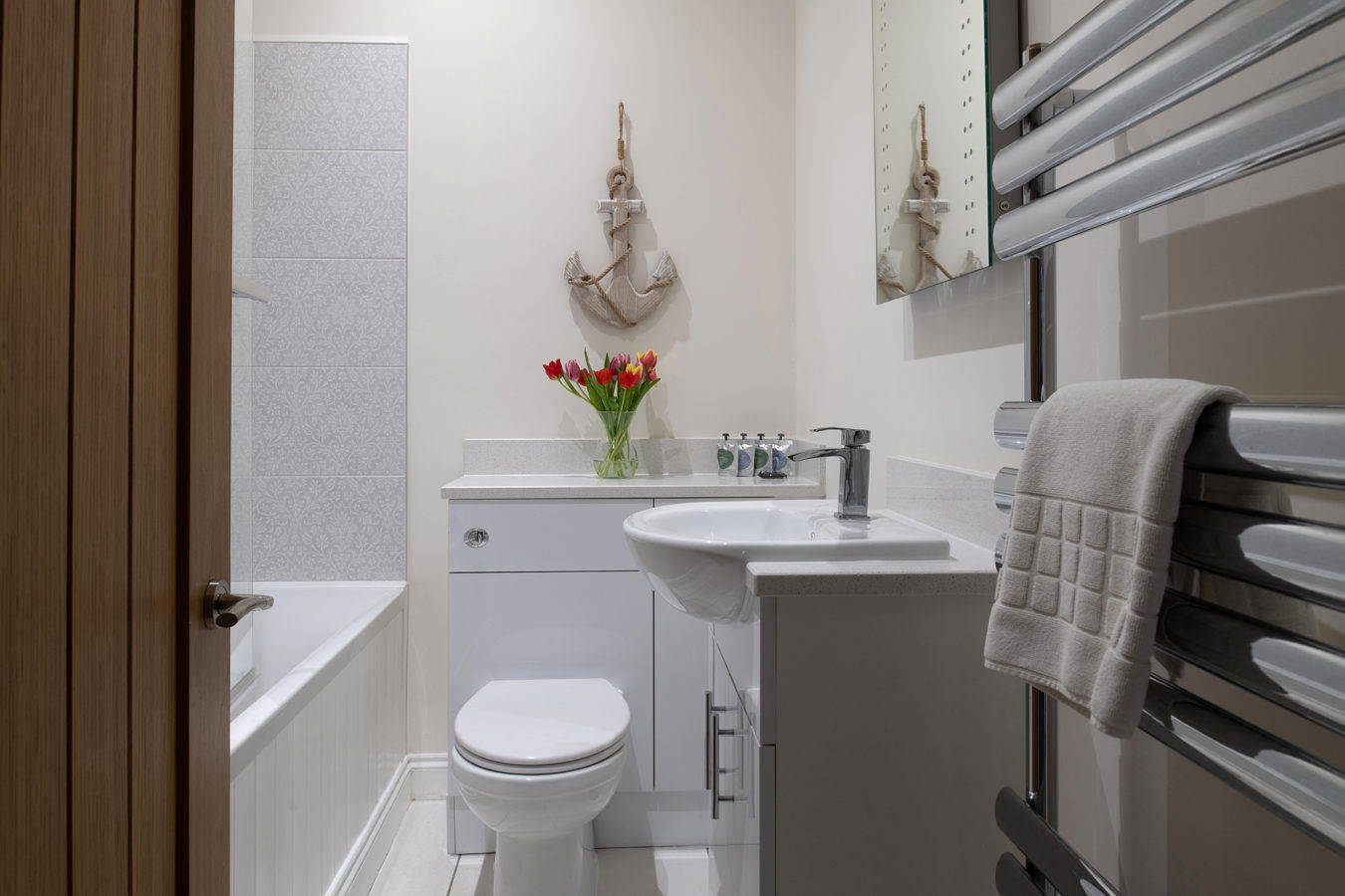 Hoggarth House – Luxury Whitby Holiday Home With Parking