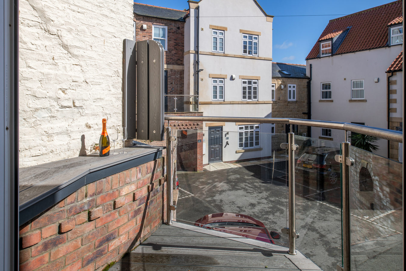 Hoggarth House – Luxury Whitby Holiday Home With Parking